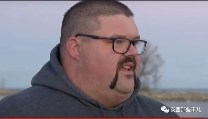 美国父女湖边钓鱼时意外发现百年沉船，背后还有可怕过往