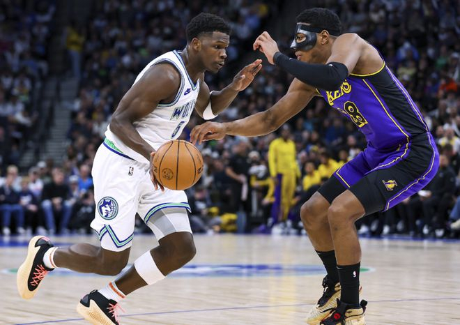 詹皇生日战26分关键踩线引争议！浓眉空砍33+17 湖人遭森林狼双杀