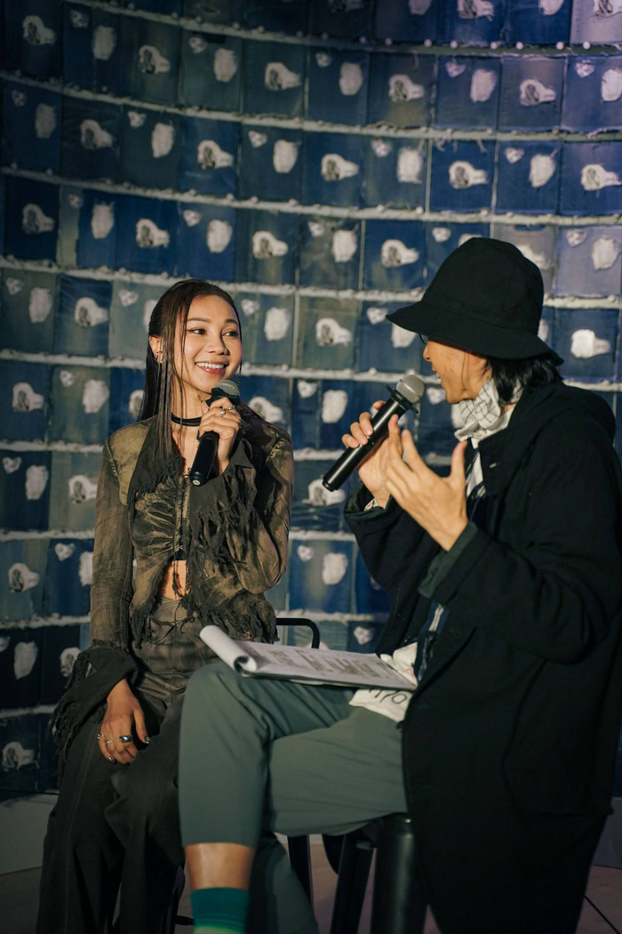 AGA江海迦新专开幕共贺生日 限量大碟壮观铺满展墙聊音乐历程|Agatha|大碟|江海迦_新浪新闻