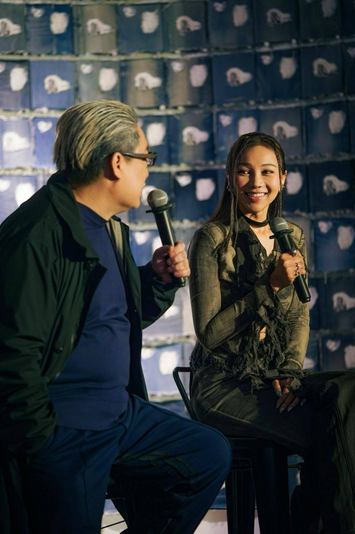 AGA江海迦新专开幕共贺生日 限量大碟壮观铺满展墙聊音乐历程|Agatha|大碟|江海迦_新浪新闻