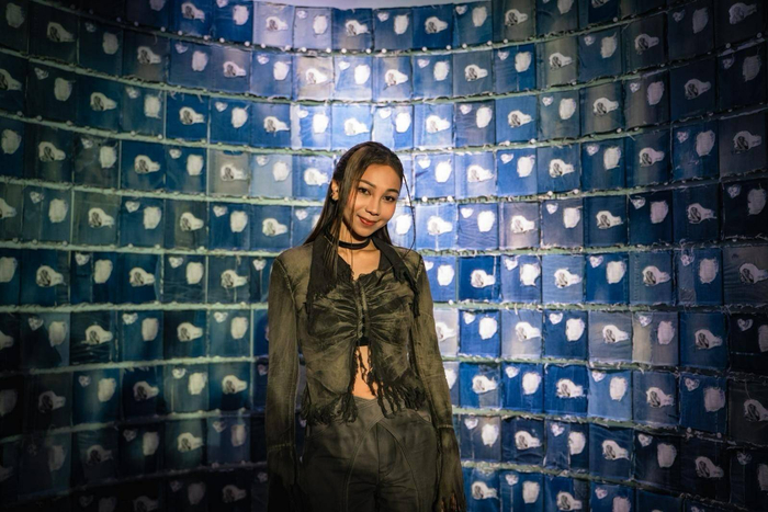 AGA江海迦新专开幕共贺生日 限量大碟壮观铺满展墙聊音乐历程|Agatha|大碟|江海迦_新浪新闻