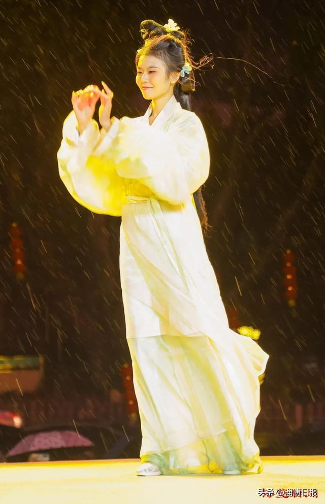 淄博八款“战国袍”惊艳千灯会！|周村古商城|灯会|战国_新浪新闻