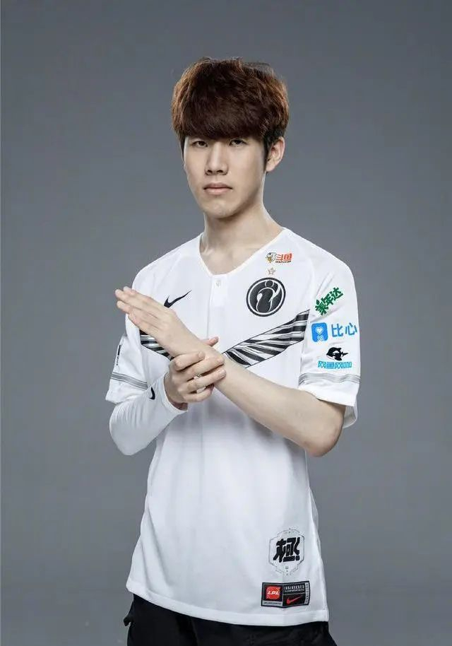 心酸！Theshy回应Ning：他是我朋友，我就几个朋友！|TheShy|ning_新浪新闻