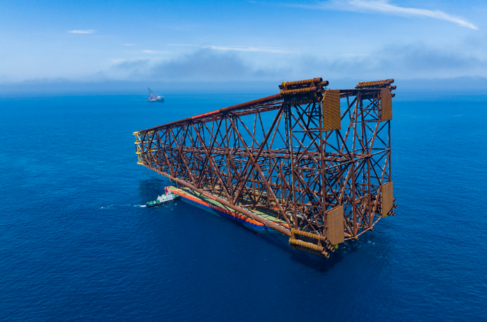 首次超300米水深海域安装！亚洲第一深水导管架“海基二号”刷新纪录丨科技观察|深水|导管架|海基_新浪新闻