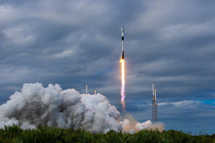 2024年4月13日，猎鹰9号一级火箭B1062完成了第20次回收|火箭|猎鹰9号_新浪新闻