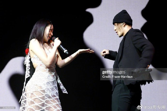 王嘉尔和刘雨昕出现在科切拉音乐节，来看看G社生图