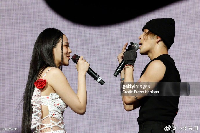 王嘉尔和刘雨昕出现在科切拉音乐节，来看看G社生图