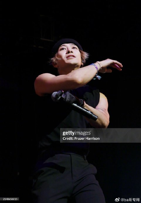 王嘉尔和刘雨昕出现在科切拉音乐节，来看看G社生图