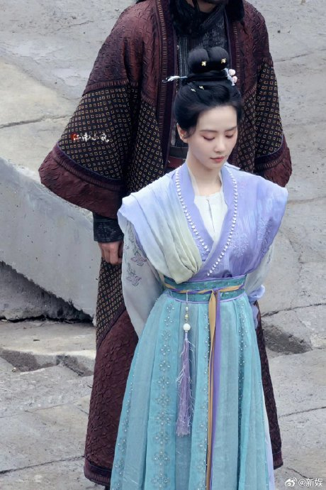 奇迹平安闪现一下！|刘诗诗|路透_新浪新闻