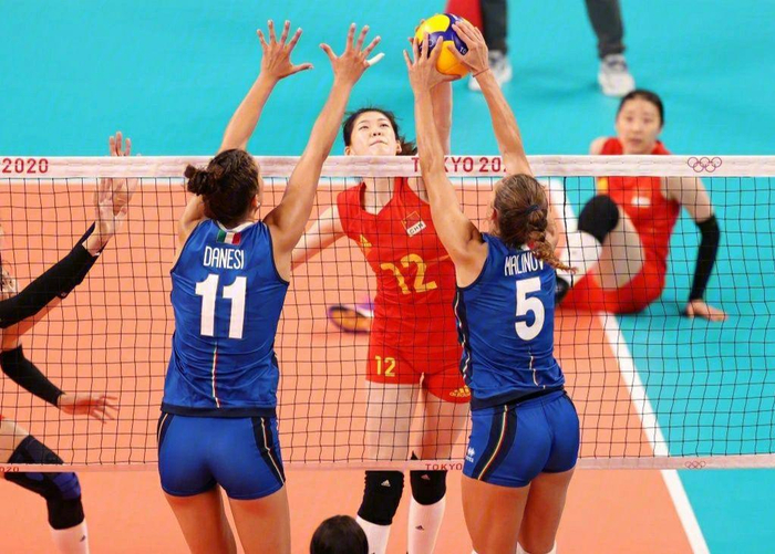 中国女排连迎利好，世界第一接应宣布休战，巴西站保底收获两胜