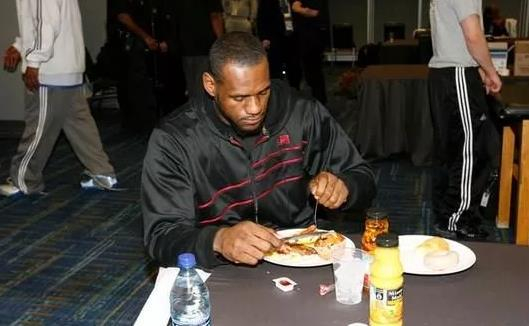 NBA球星的食谱，他们都喜欢吃什么？|食物|能量|夜餐|科比|纳什_新浪新闻