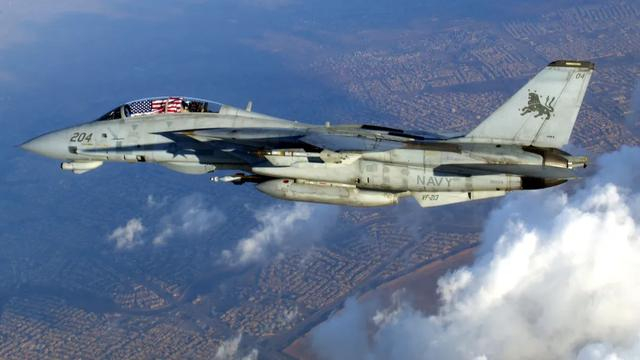 备受军迷推崇的F-14为何早早就退役了？