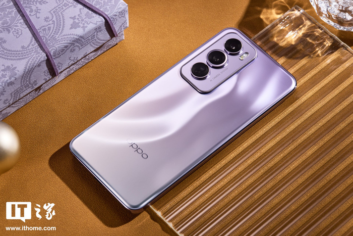 超美小直屏设计！OPPO Reno12 Pro「银幻紫」图赏__财经头条