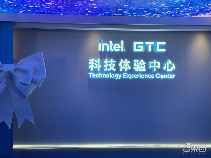 探秘英特尔GTC科技体验中心：一站看尽产品展示，9台AI PC体验AIGC应用，还有能“亲测”的智能驾舱|新产品发布|芯片|展区|生态|高宇_新浪新闻