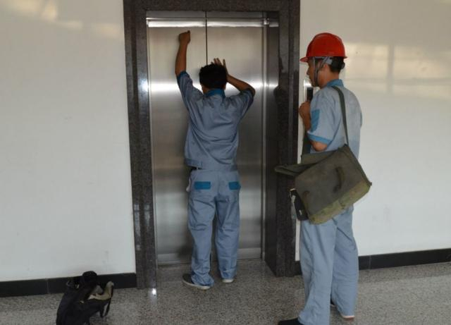 爬楼梯，还是坐电梯？突破认知，爬楼梯不仅对心脏好，还能长寿？|体重_新浪新闻