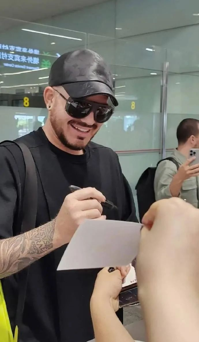 张震岳不见了！|张震岳|新说唱_新浪新闻