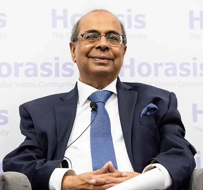 英国首富家族剥削佣人，被判四年。法官震怒：人过的还不如狗！