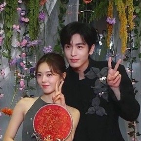 赵今麦张凌赫《度华年》扫楼贴脸合拍！快来收取新壁纸了！裴文宣李蓉来放糖了|赵今麦|张凌赫|李蓉_新浪新闻