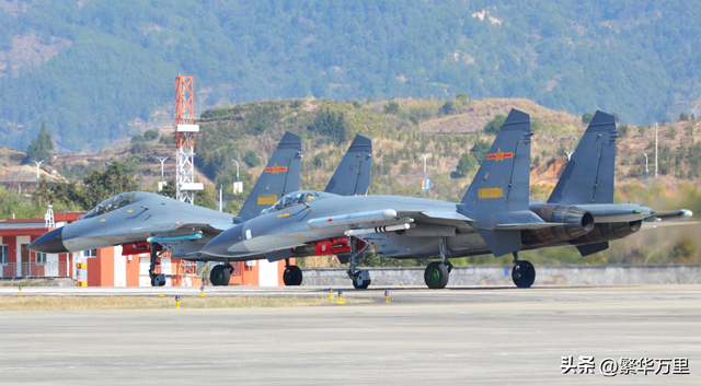 300多架歼11BG战机，全面中期升级，能否达到四代半？|歼11B|苏27|歼-11_新浪新闻