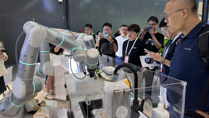 穹彻智能在WAIC 2024推出穹彻具身大脑Noematrix Brain：加速具身智能大模型落地|智能|机器人_新浪新闻