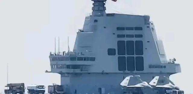 歼15B和歼15D均登上福建舰进行弹射起飞试验，服役近在咫尺！|航空母舰|舰载机|服役_新浪新闻