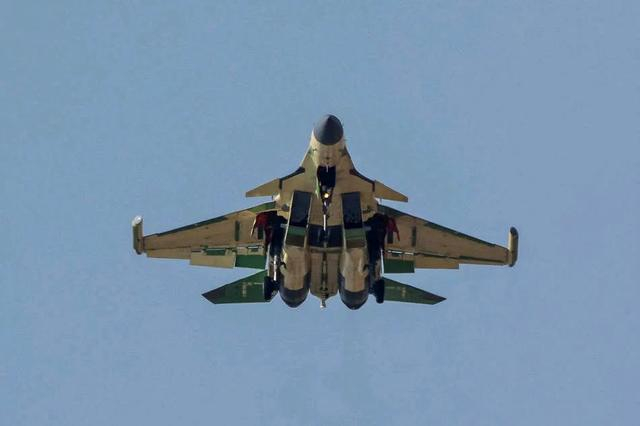 歼15B和歼15D均登上福建舰进行弹射起飞试验，服役近在咫尺！|航空母舰|舰载机|服役_新浪新闻