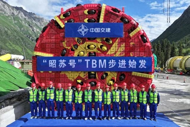 挺进西天山！昭温一标“昭苏号”TBM开始步进始发|西天山|昭苏|导洞_新浪新闻
