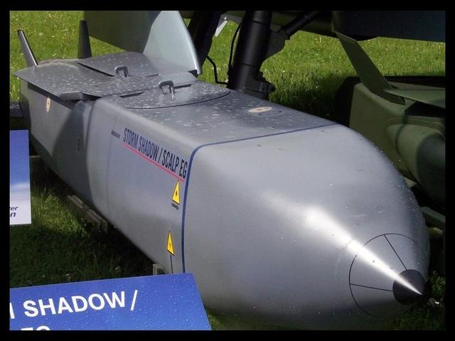 FAB-3000炸弹爆顶攻击，乌军大楼瞬成废墟，北约援军忧心成为炮灰