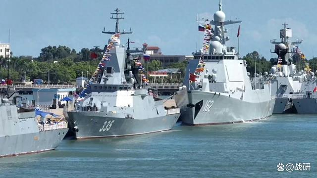 中俄战舰停在一起，052D排水量是俄方3倍，东南亚国或要低价购买|导弹驱逐舰|俄罗斯|解放军_新浪新闻
