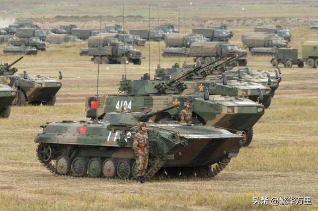 中国86A式，俄罗斯BMP2型，两种步兵战车，到底谁更强？