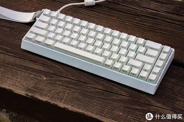 但是只加50块！纯白+侧刻+电泳工艺的Pro|艾岩MU68和MU68Pro对比|设计_新浪新闻