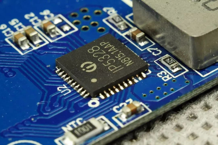 我们拆了12款绿联充电宝，发现内置这些国产协议芯片|绿联（UGREEN）|移动电源|USB-C|新产品发布|芯海科技_新浪新闻