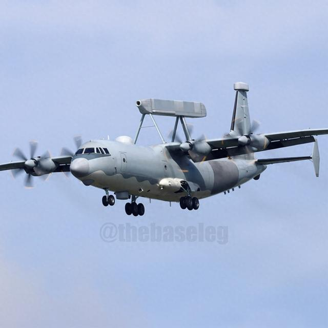 解放军“狠角色”出国，让友军好好领略了，中国空军压箱底的本事