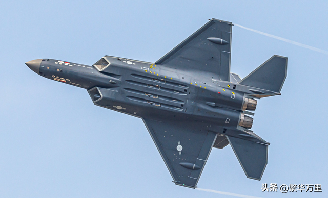 追赶世界第一，最大挂弹能力8吨，歼35战机，到底有多强悍？