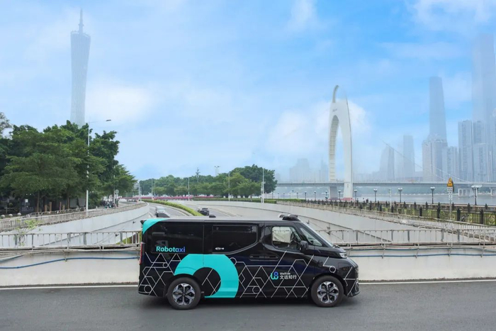 文远知行发布全新量产 Robotaxi GXR 车型：首创取消副驾驶位|文远_新浪新闻