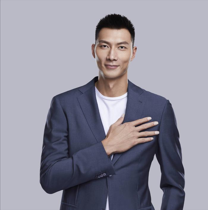 曝易建联嫖娼跨性别者,多张聊天截图及现场照曝出,本人火速关评 易建联 新浪新闻