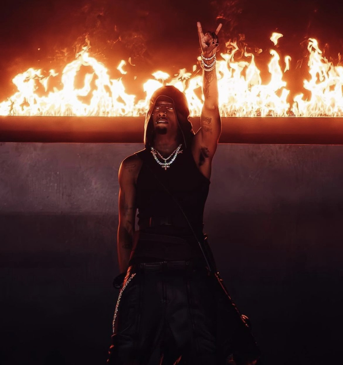 2025年，什么才是Opium小子们的新宠？|IU|三叶草|时尚|鞋款|经典_新浪新闻