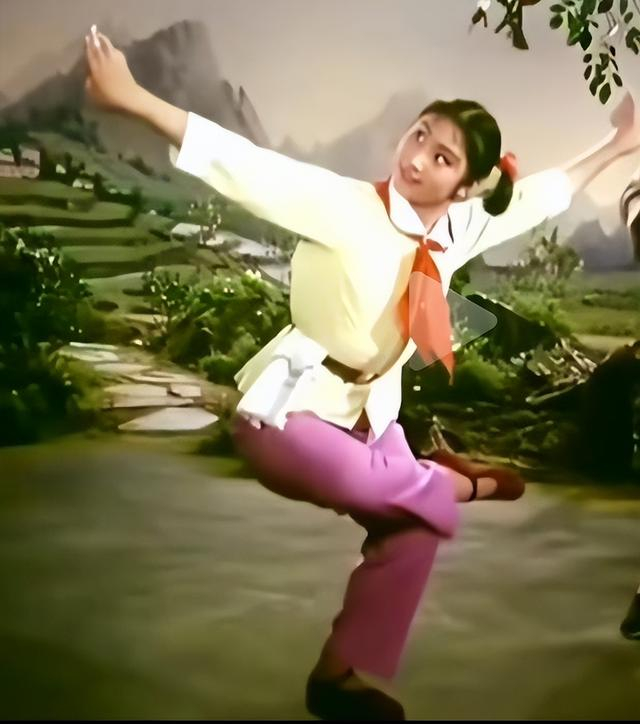 49年前样板戏《渡口》突然火了 雄鹰展翅成爆梗 小燕扮演者近况如何|渡口|刘俊英|燕儿_新浪新闻