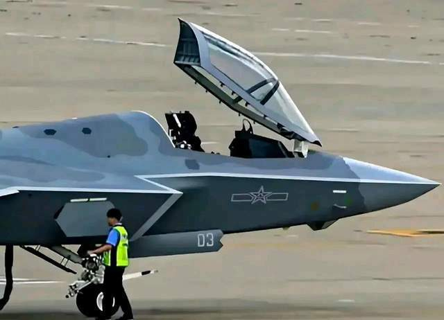 歼35A官宣亮相珠海，西方是如何评价的？抹黑的常态终于有所改变
