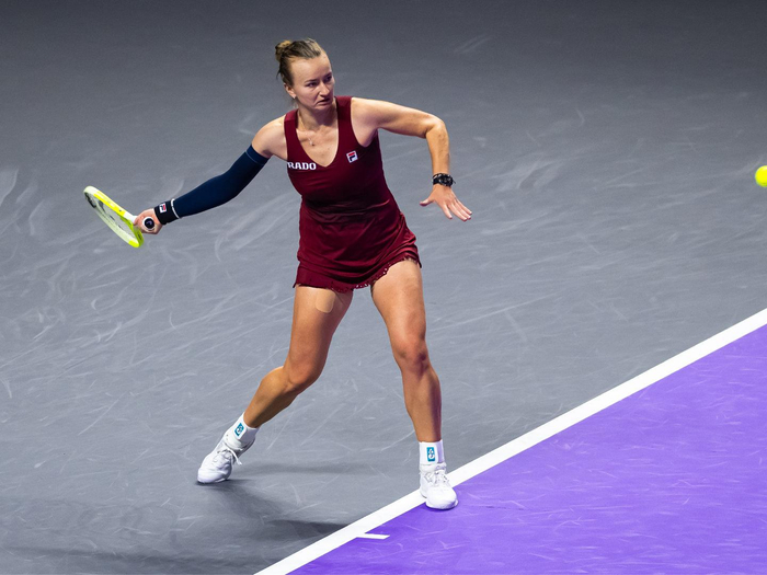 追平李娜纪录！郑钦文闯入WTA年终总决赛女单决赛|年终总决赛|郑钦文|克雷吉茨科娃_新浪新闻