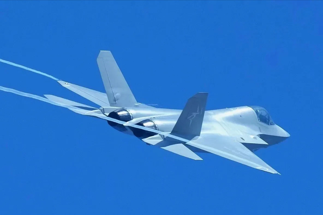 近距离亮相珠海，歼35A换国发实锤，国产战鹰终于全面走向国产化|发动机|推力|涡扇_新浪新闻