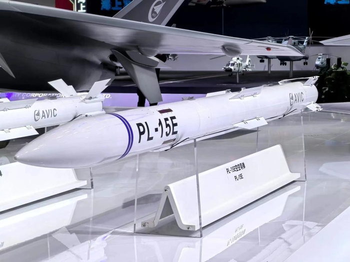 折翼PL15E亮相珠海，歼35载弹量暴增50%，挂载终于超越了歼10|战斗机|空空导弹|珠海市_新浪新闻