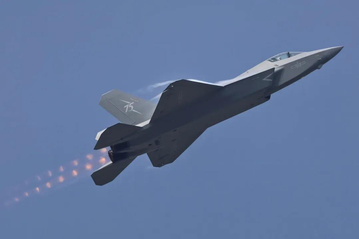 歼35公开亮相，揭露了一个事实：中国战斗发动机已领先美国|战斗机|美国|中国_新浪新闻