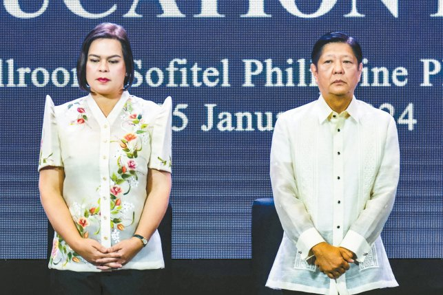 副总统“威胁去杀”总统，众议院酝酿弹劾莎拉，菲律宾正副总统矛盾急剧升级|副总统|菲律宾|马科斯_新浪新闻