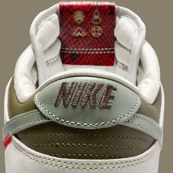 蛇年CNY！「春节Dunk」官图大曝光，定档发售了...|nike|Nike|鞋款|通用|情报_新浪新闻