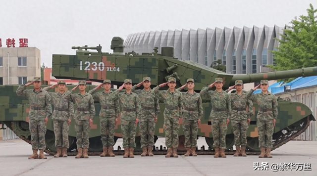 对比美国M1A2，中国99A坦克，最大短板，为何非常明显？|中国人民解放军|主战坦克|M60巴顿坦克|M1A2主战坦克|69式火箭筒_新浪新闻