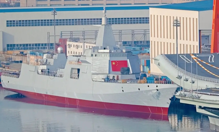 这下轮到美军来追了！第二批055快速增产，超出美国预期