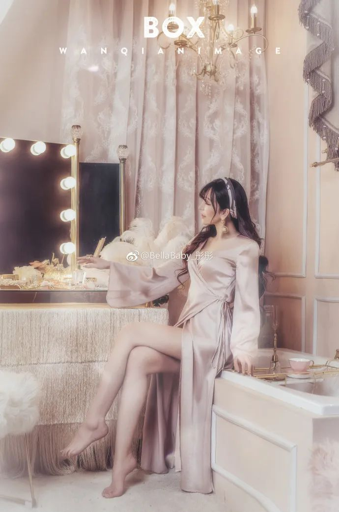 鉴宝|球王贝拉，LPL解说一姐！|cos|英雄联盟|lpl_新浪新闻