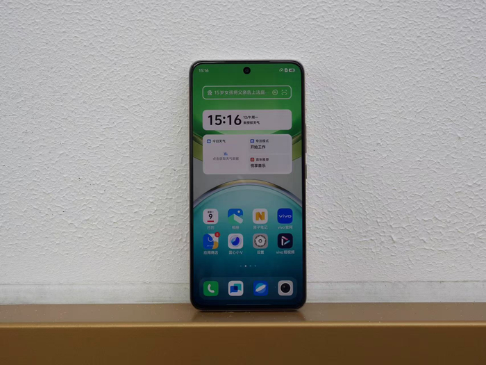 vivo Y300首发体验：一款风格鲜明的亲民手机__财经头条__新浪财经