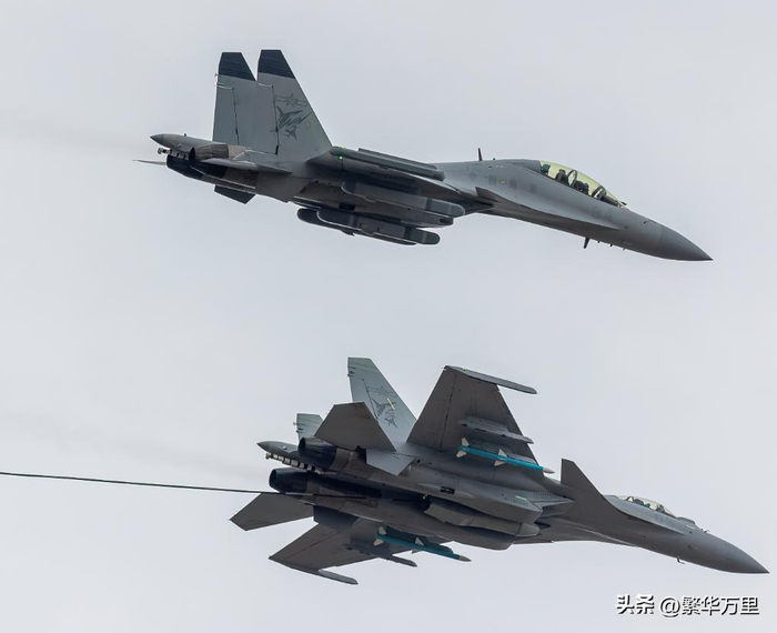 歼15和歼15T，虽是一家人，差异巨大，到底有多大不同？|歼15|苏33|航母_新浪新闻